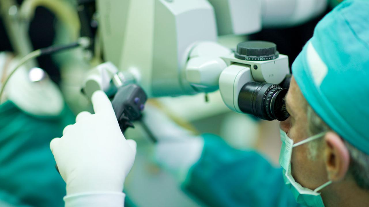 Optometrists doing eye surgery? Radical bill vetoed on safety grounds ...