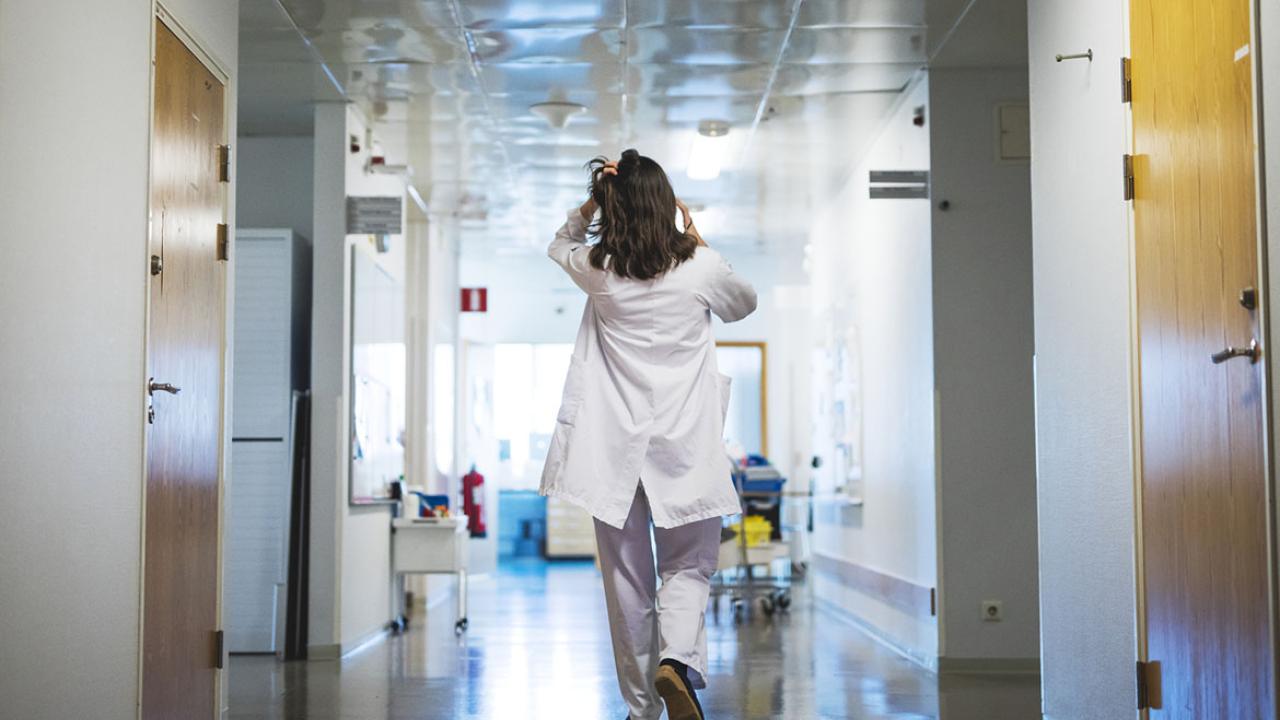 Women physicians face heavier burdens and higher burnout risk ...