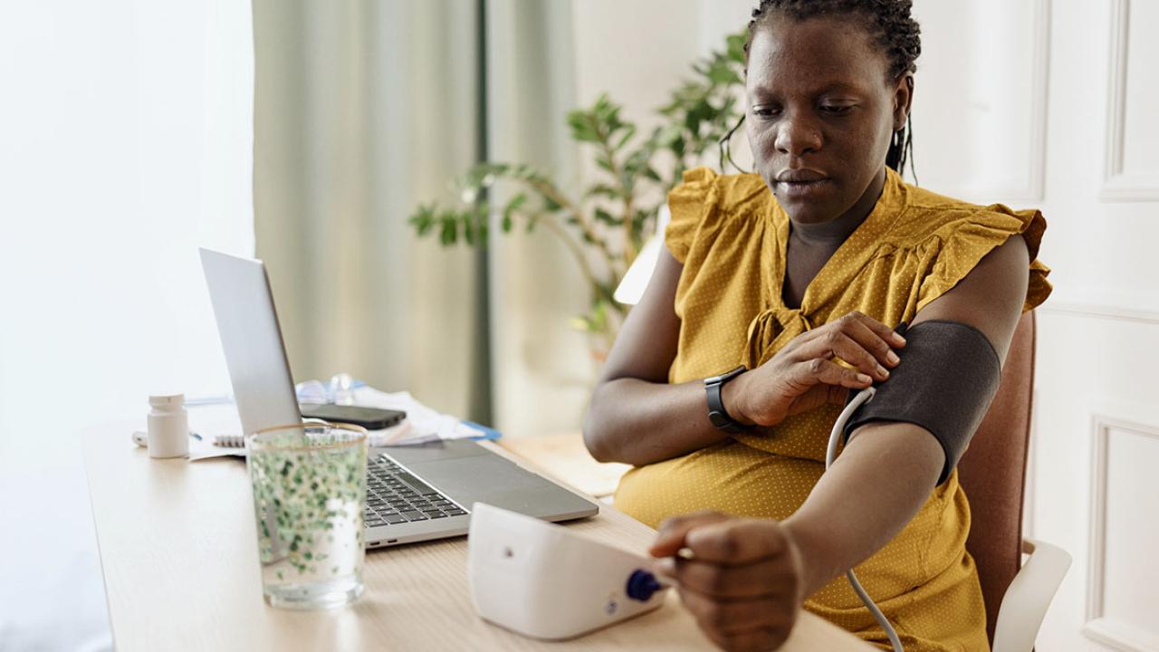 Home monitoring boosts postpartum BP control by 43% | American Medical ...